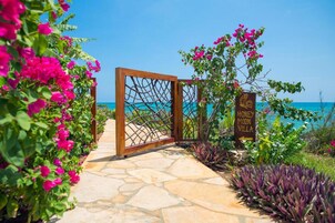 Honeymoon Villa with private 24 hours butler | Vista para o jardim