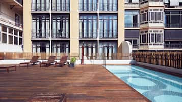 Piscina exterior sazonal
