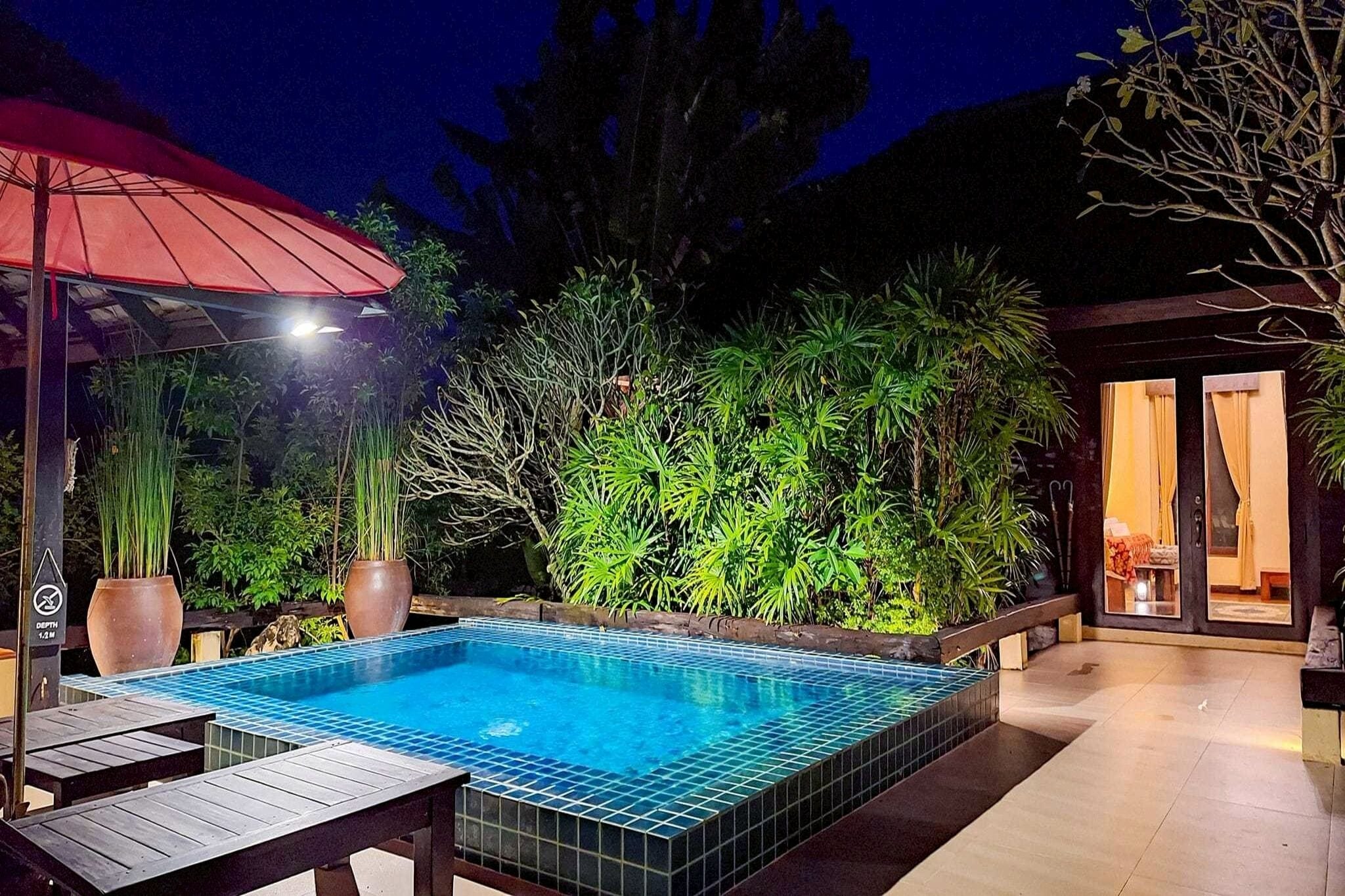 Vila, vista para a piscina, ao lado da piscina | Frigobar, escrivaninha, Wi-Fi de cortesia, roupa de cama