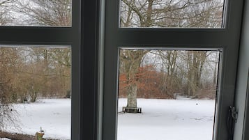 Quarto Individual, casa de banho partilhada | Vista para o jardim