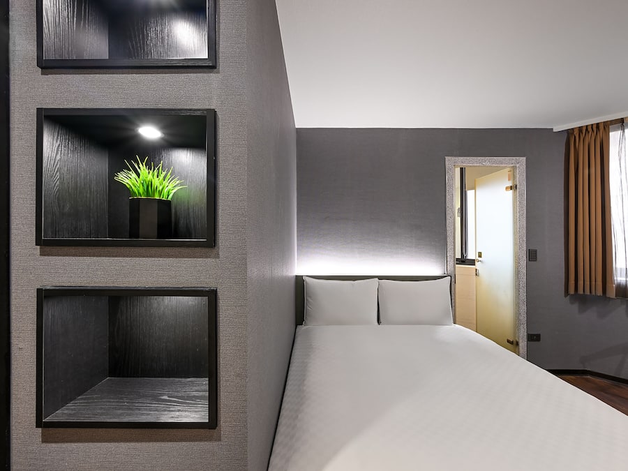 Quarto casal luxo | Edredons de pluma, cortinas blackout, Wi-Fi de cortesia, roupa de cama