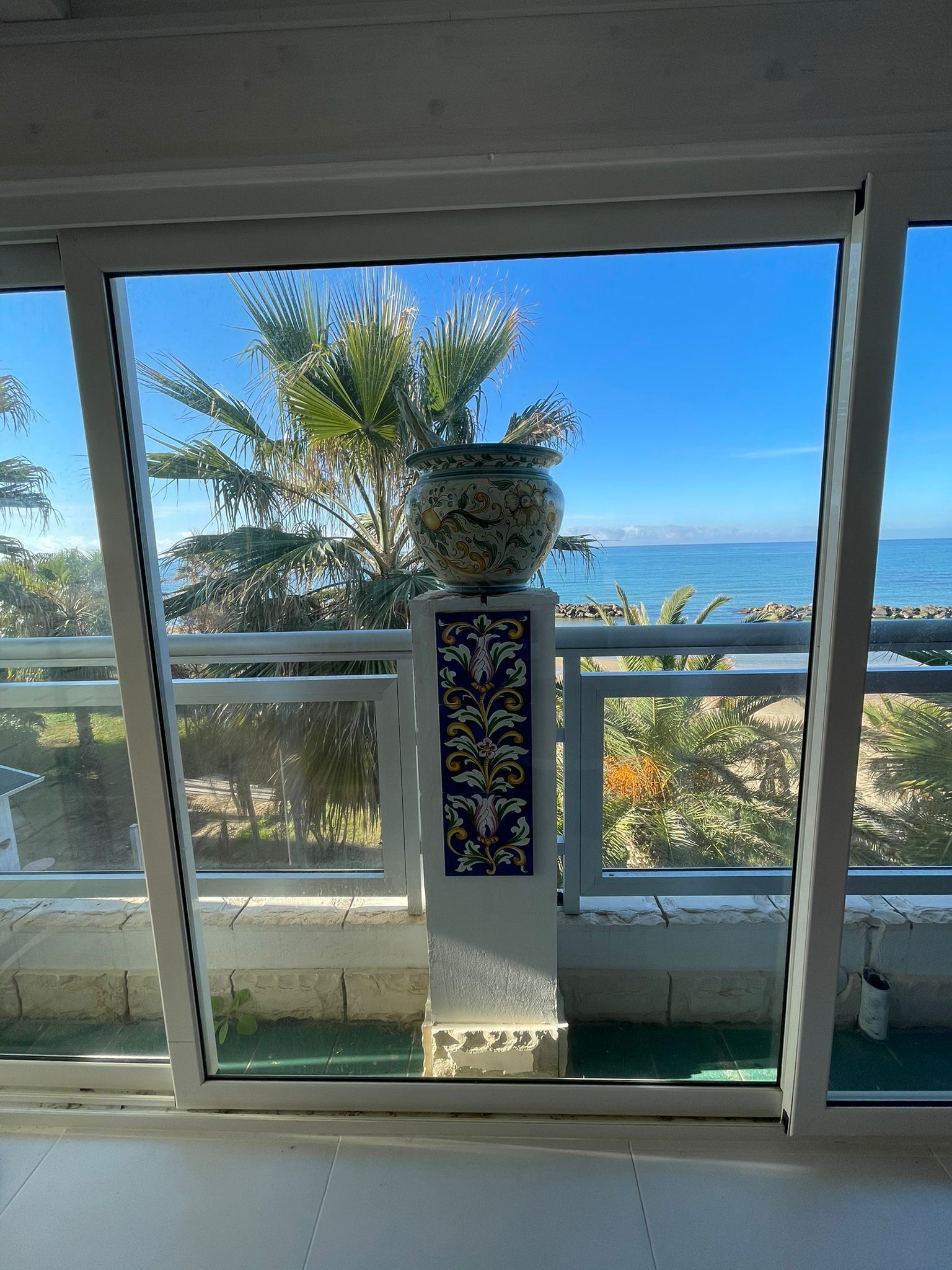 Almoços e jantares servidos, com vista para a praia 