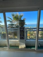 Almoços e jantares servidos, com vista para a praia 