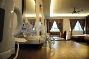 Quarto Familiar, 2 camas queen-size | Café e/ou cafeteira