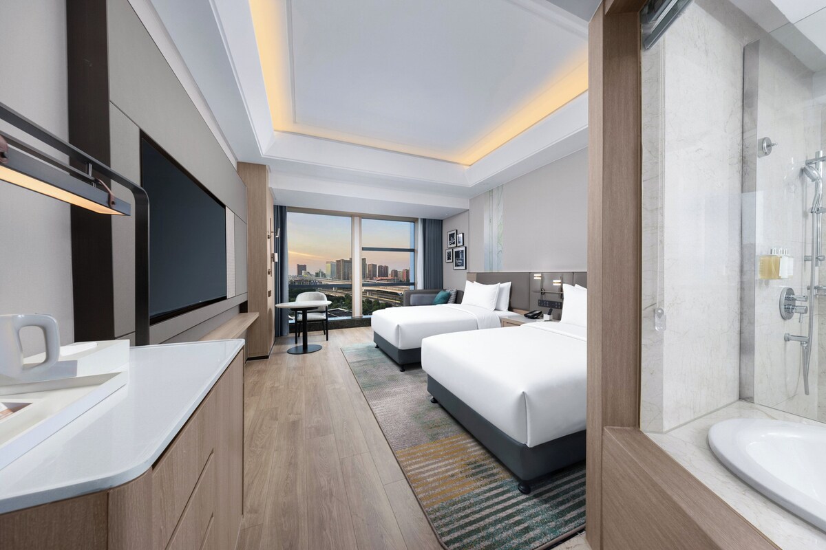 Quarto premium (Canal View) | Roupas de cama premium, edredons de pluma, cofres nos quartos