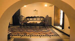 Quarto Duplo ou Twin Superior, vista para o mar | Cofre no quarto, ferro/tábua de engomar