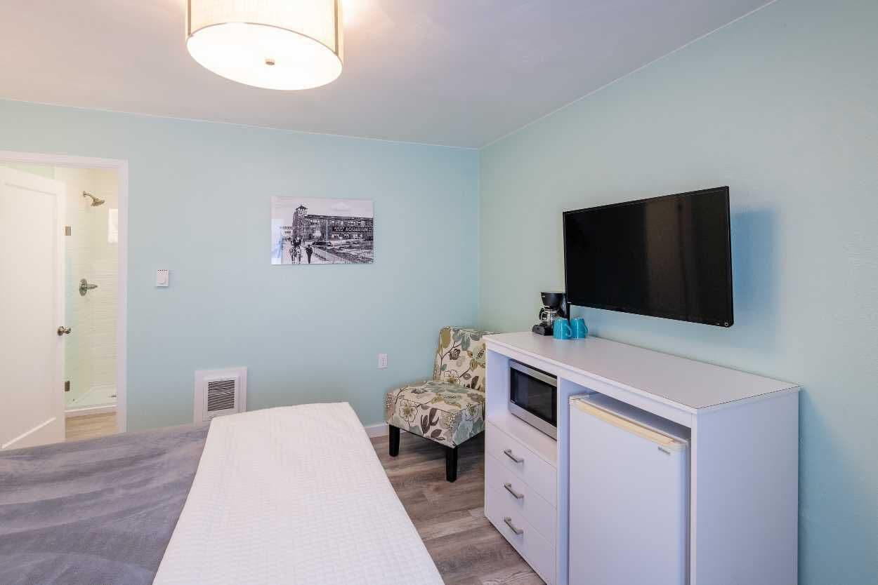 Beachside Inn in Seaside: Find Hotel Reviews, Rooms, and Prices on ...