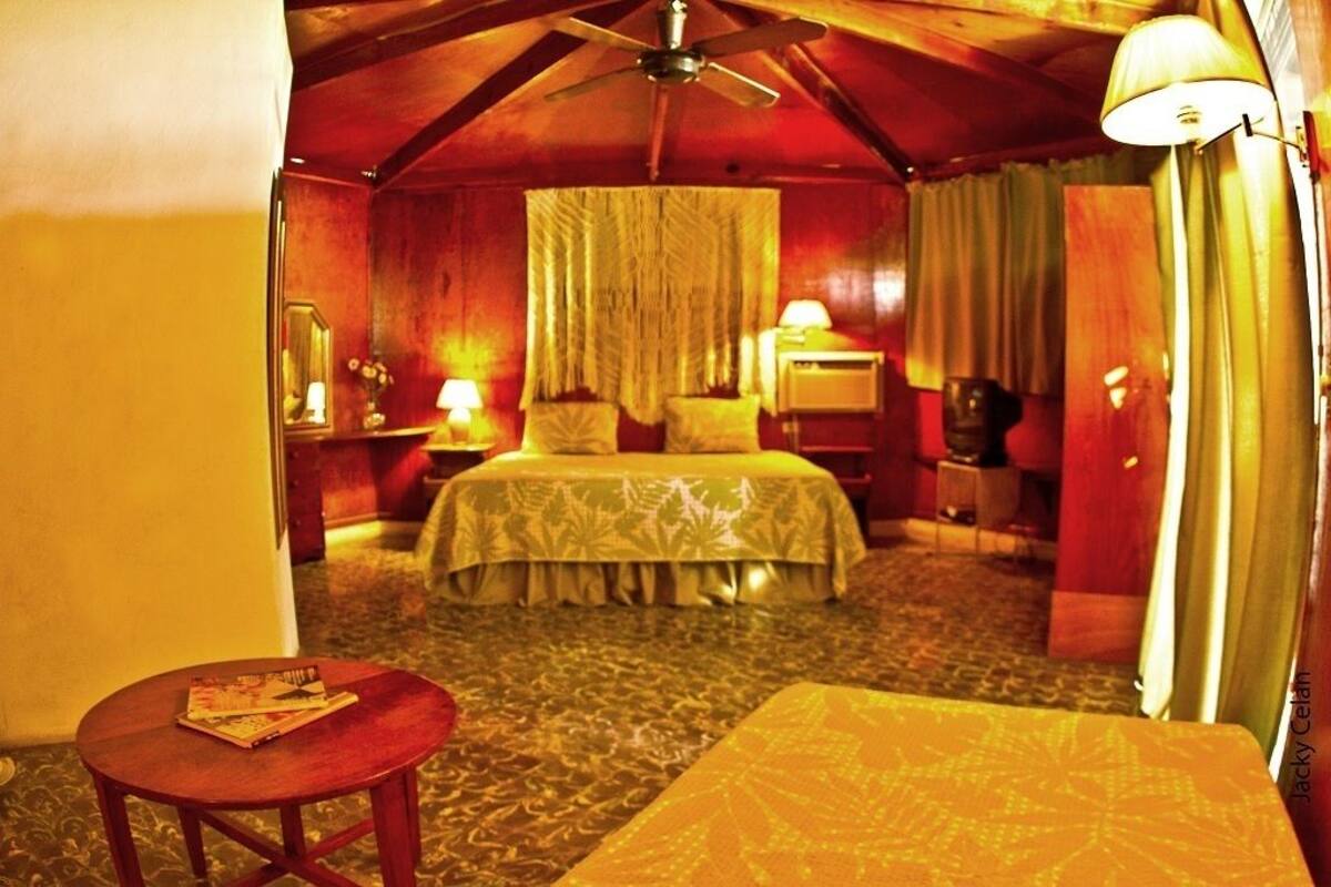 Bungalow Standard | Secretária, berços/camas para crianças grátis