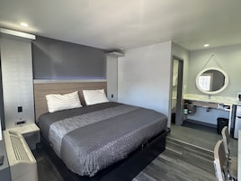 Quarto Standard, 1 cama king-size | Secretária, Wi-fi grátis 