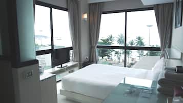 Quarto standard, vista para o mar | Cofres nos quartos, escrivaninha, Wi-Fi de cortesia