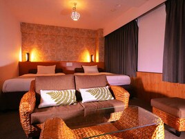 Edredões de penas, secretária, cortinas/cortinados opacos 