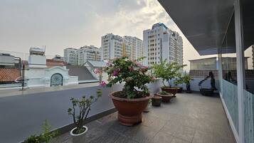 Penthouse Deluxe, 1 quarto, varanda, vista para o jardim | Vista da varanda