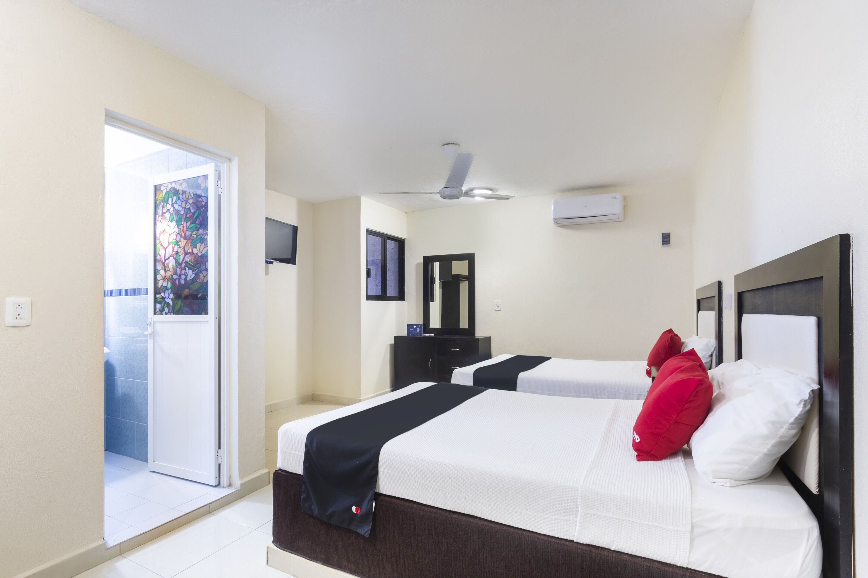 Ferro/tábua de engomar, Wi-fi grátis, roupa de cama fornecida 