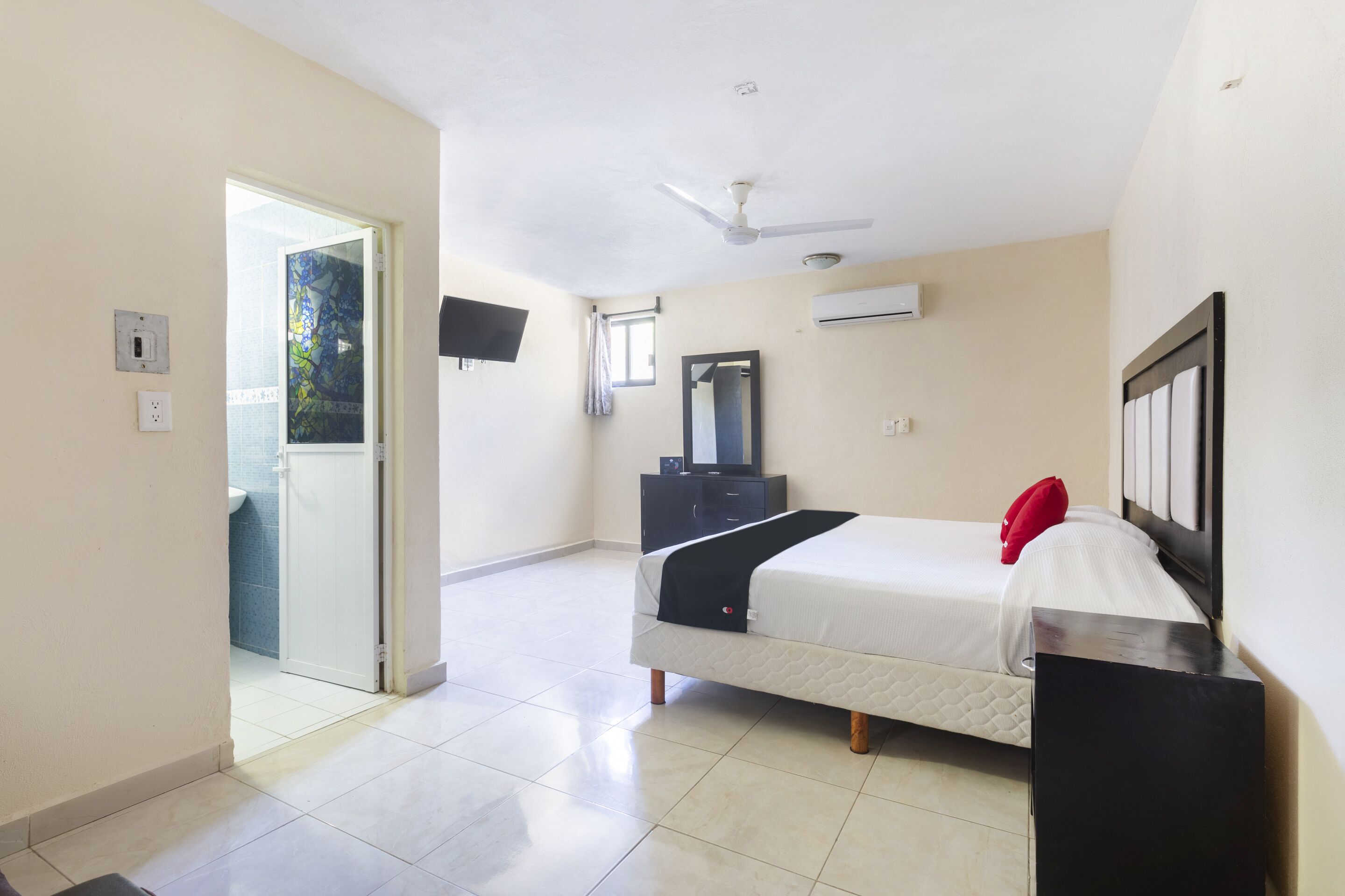 Ferro/tábua de engomar, Wi-fi grátis, roupa de cama fornecida 