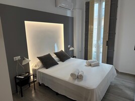 Apartamento, 1 quarto, varanda | 1 quarto, cortinas/cortinados opacos, berços/camas para crianças 