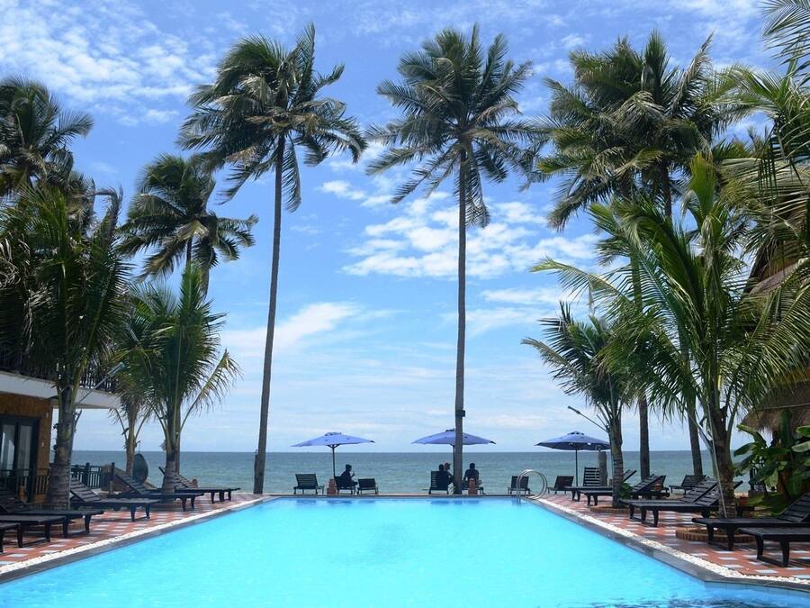 Piscina exterior, espreguiçadeiras