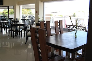 Café da manhã, almoço e jantar