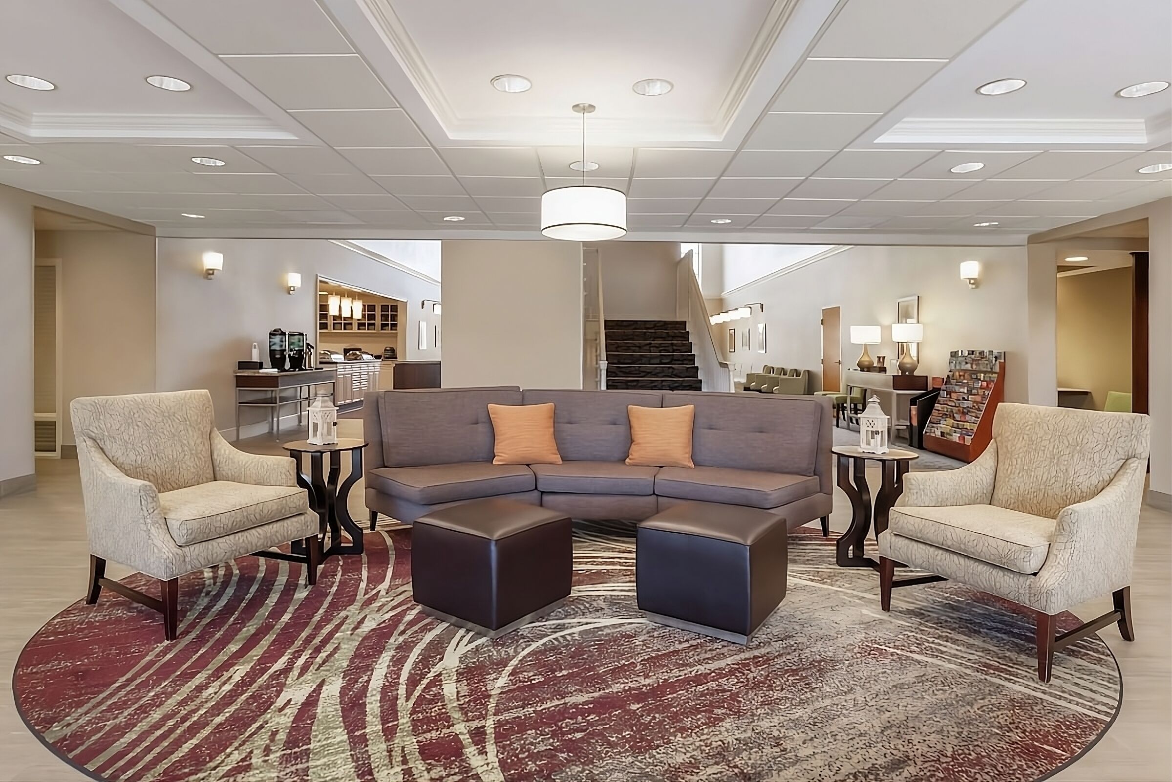 Retreat To Understated Elegance! Free Breakfast, Full Kitchen, Outdoor Pool! - Pinellas Park