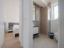Apartamento Deluxe | 2 quartos, secretária, secretária adequada para computadores portáteis 