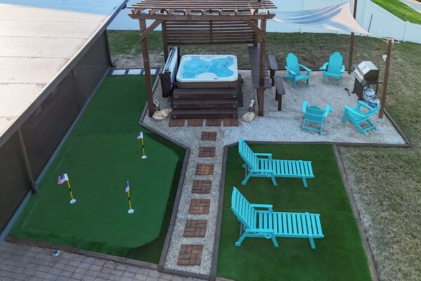 Hot Tub, Pool & Putting Green: Cape Coral Oasis! - Fort Myers, FL