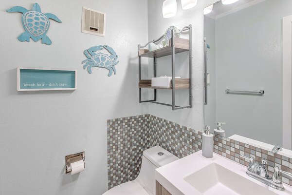 Walk To Beach & Barefoot Landing: Resort Condo! - North Myrtle Beach, SC