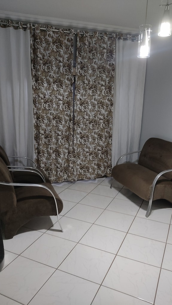 Casa Aconchegante ,Termos Um Espaço Gourmet Aceita Animais De Estimação - Governador Valadares