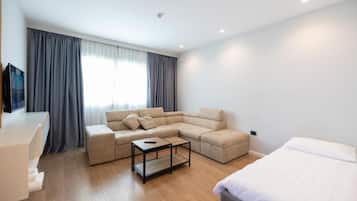 Suite, varanda, vista para o mar | 1 quarto, Wi-fi grátis, roupa de cama fornecida