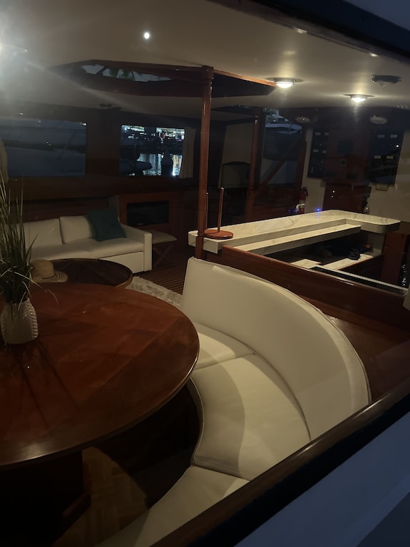 Bote Grande Listo Para Quedarse Y Para Llevar - Puerto Vallarta