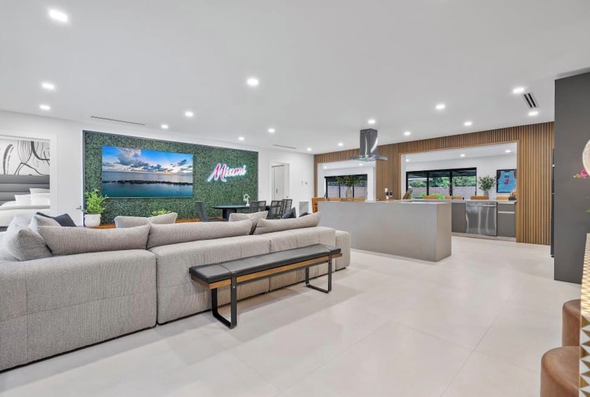 Modern Oasis Miami - Luxury Rental Home Close To Airports, Beaches & Shopping. - Pembroke Pines, FL