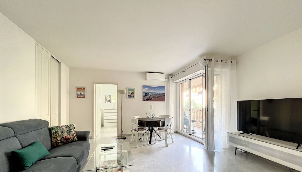 Central Location, Close To Beaches, Pool, Gym, Sauna, Parking, Wifi, A/c - Monaco