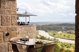 Serviço de café da manhã, culinária internacional, vistas para o jardim 