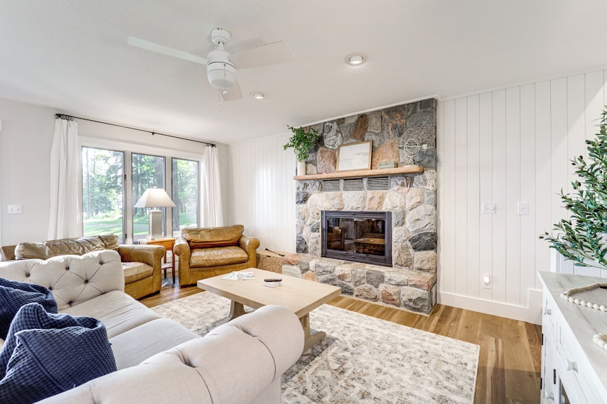 Scenic Cottage W/ Private Dock On Torch Lake - Torch Lake, MI