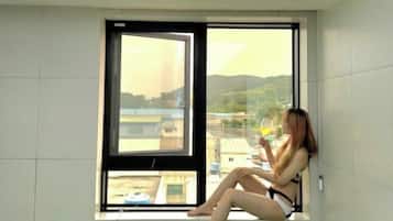 Kids Pool | Banheiro | Chinelos