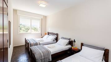 Apartamento | 4 quartos, com mobília individualizada, secretária, Wi-fi grátis