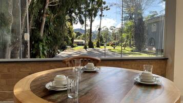 Pequeno-almoço tipo buffet diário incluído