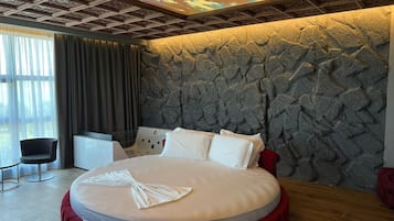 Quarto casal superluxo | 2 quartos, escrivaninha, Wi-Fi de cortesia, roupa de cama
