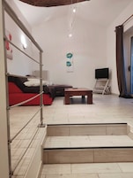 Casa Design | Sala de estar | Televisor de ecrã plano de 80 cm com canais digitais