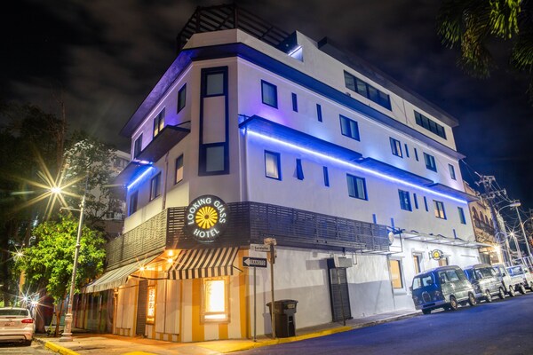 The Looking Glass Hotel - San Juan