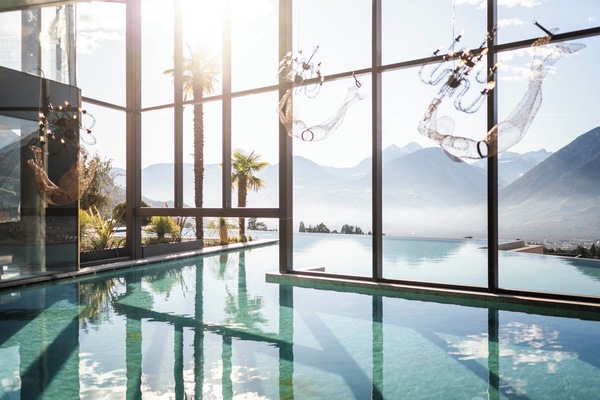 2 piscinas internas, 2 piscinas externas, guarda-sóis, espreguiçadeiras