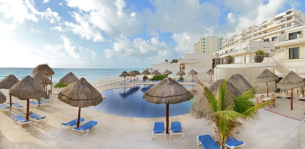 Oceanfront White Sand Beach Condo - Cancún