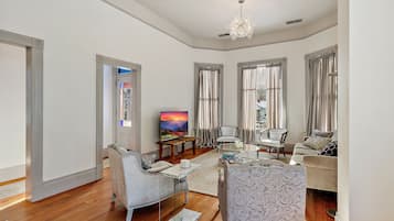 Casa de Luxo, 2 quartos, banheira, junto ao jardim | Sala de estar