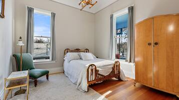 Casa de Luxo, 2 quartos, banheira, junto ao jardim | 2 quartos, secretária adequada para computadores portáteis