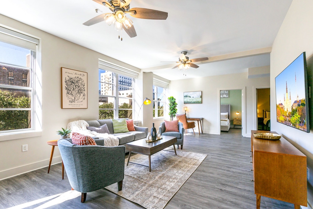 French Quarter Elegance: 4-br Luxury Retreat In The Heart Of Nola - New Orleans, LA