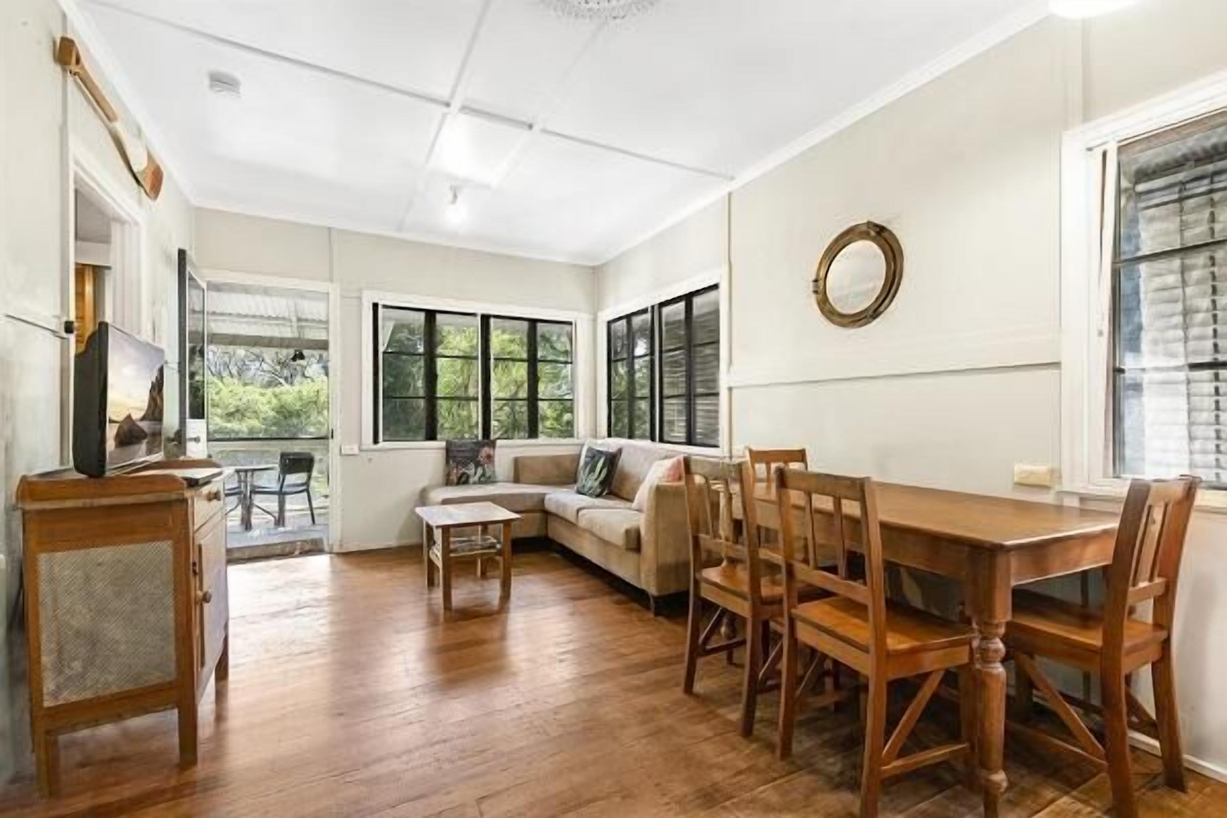 Gentle Shores Is A Charming 3-bedroom Cottage Located In A Breathtaking Setting. - Queensland