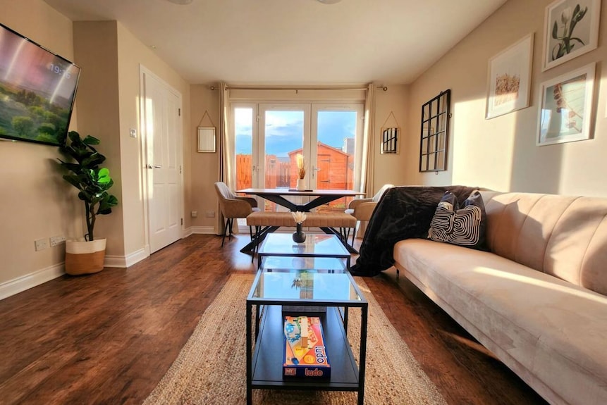 Modern 5 Bedroom Townhouse With Free Parking - Glasgow