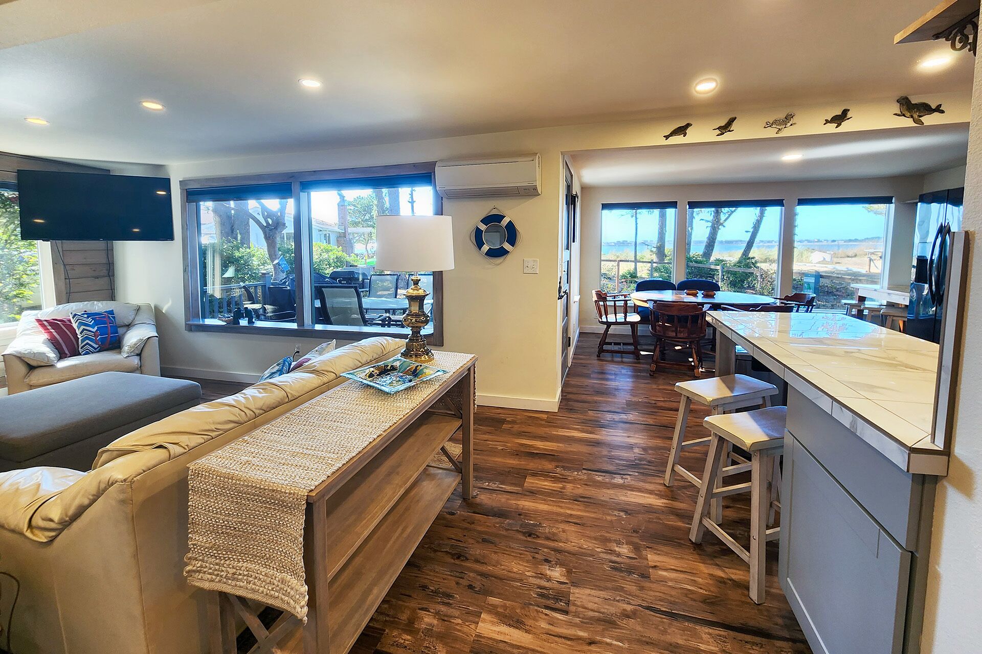 Bayfront Home! Walk To Everything! Hot Tub! Dog Friendly! - Waldport, OR