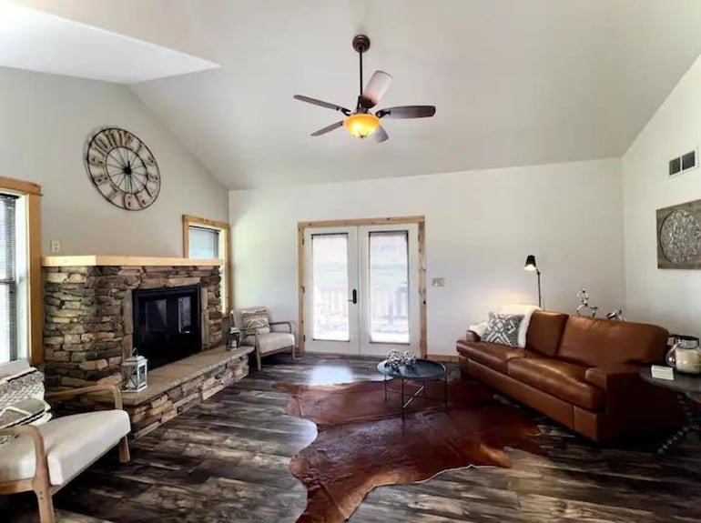 A Spacious Wyoming Home With Stunning Mountain Views - Wyoming