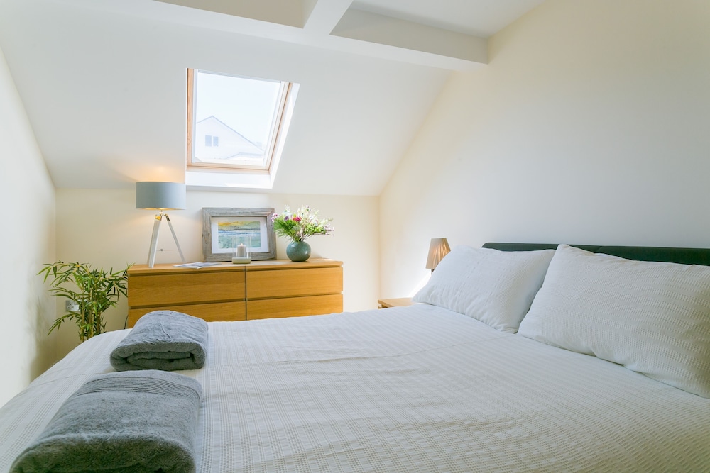 The Quay - an on the beach that sleeps 9 guests in 4 bedrooms ...