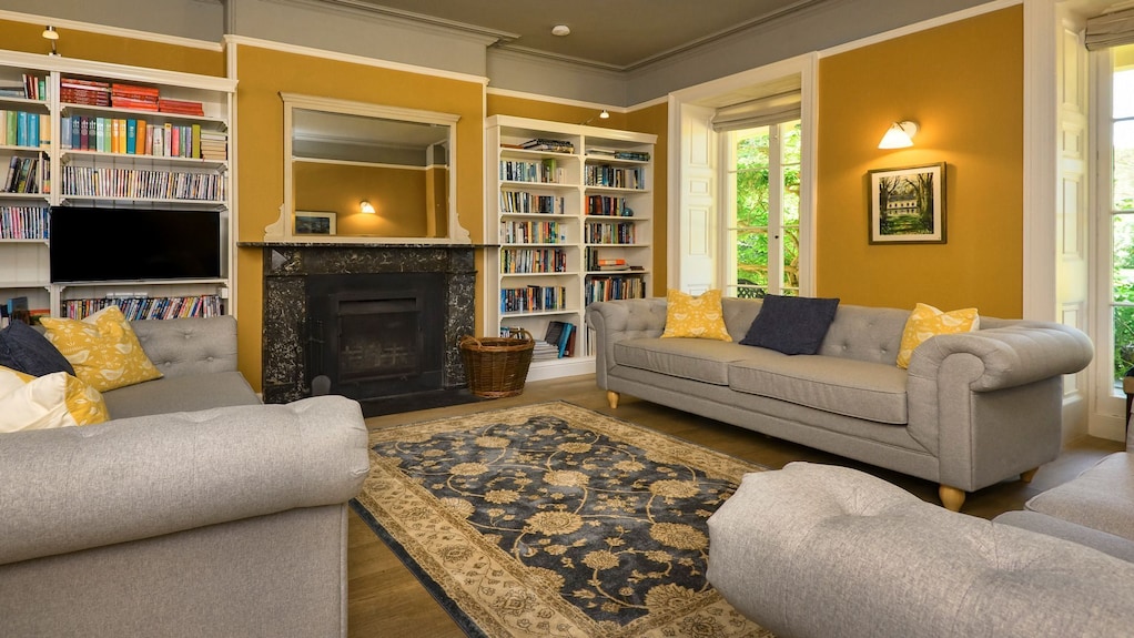 Plas Bodegroes - A Dog That Sleeps 22 Guests In 11 Bedrooms - Pwllheli