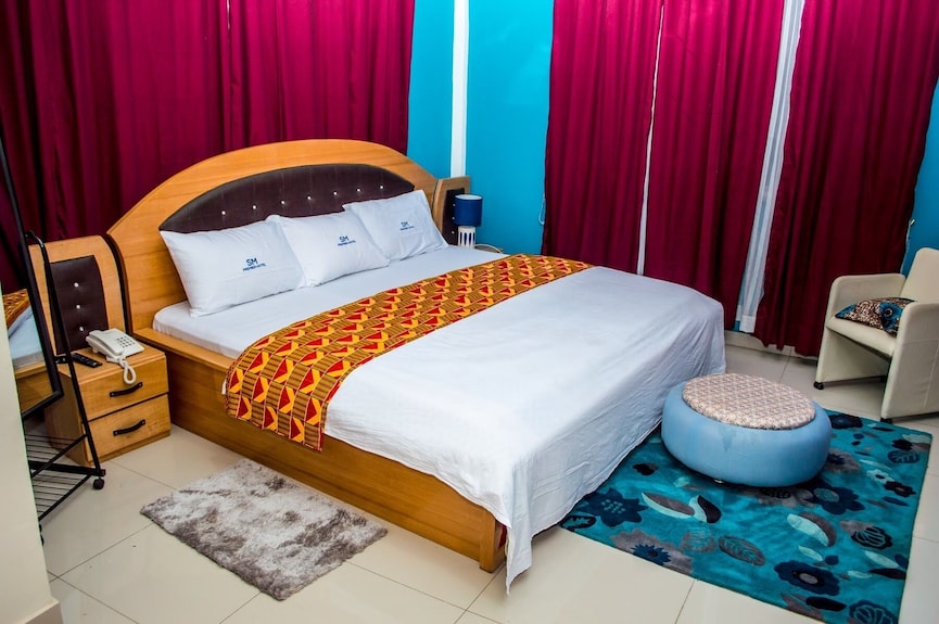 Serene And Calm Environment For Both Work Or Entertainment. - Accra